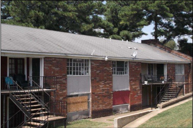 Crane Manor - Memphis, TN | Apartment Finder