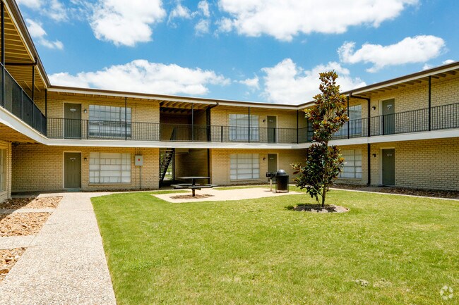 Country Club Place - Houston, TX | Apartment Finder